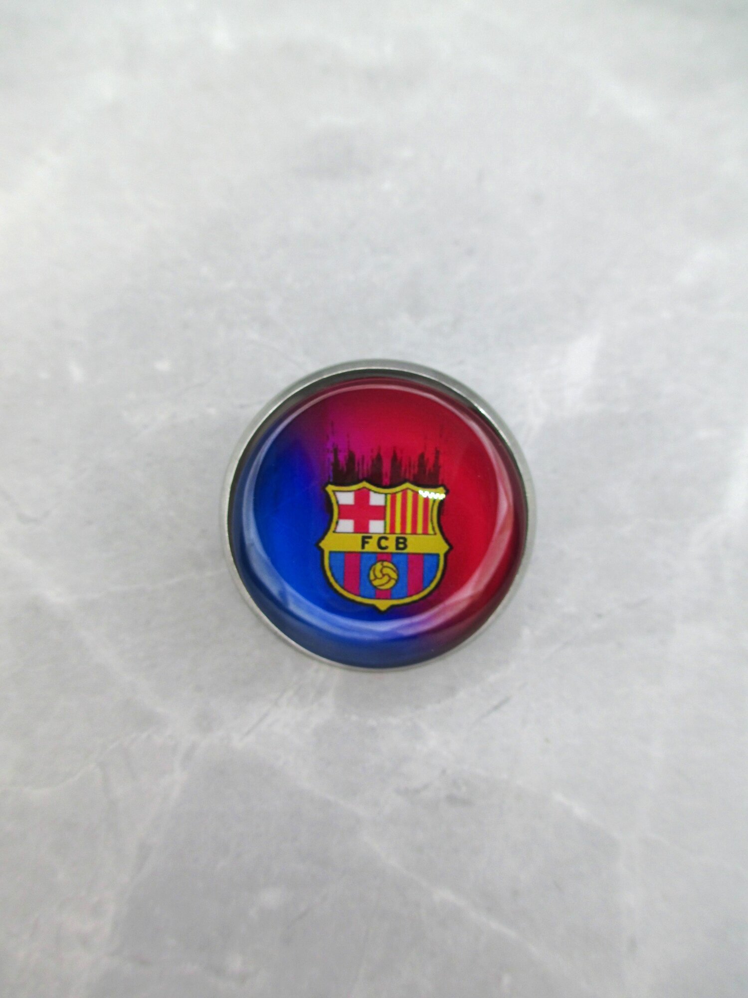 Значок футбольный клуб BARCELONA Барселона диаметр 25мм