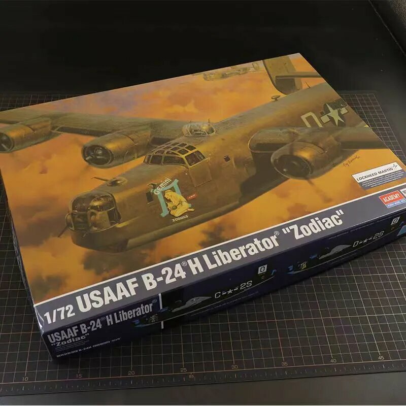 KNOW EASY-ACADEMY AC12584 1/72 Американский Liberator B-24H Набор моделей бомбардировщиков Ограниченное издание