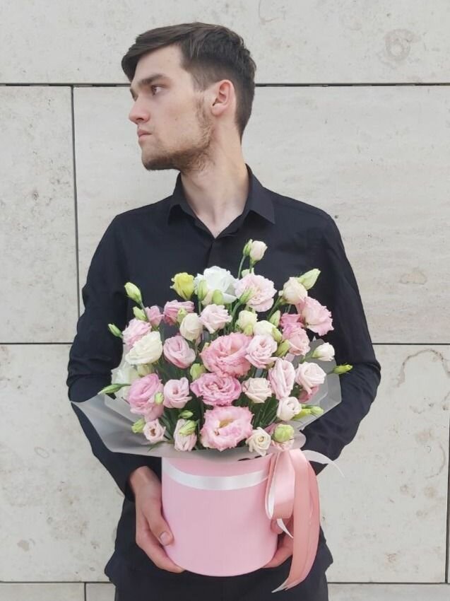 Букет цветов Decoriflora с Эустомой, в шляпной коробке, 9шт, белый и розовый, 40 см