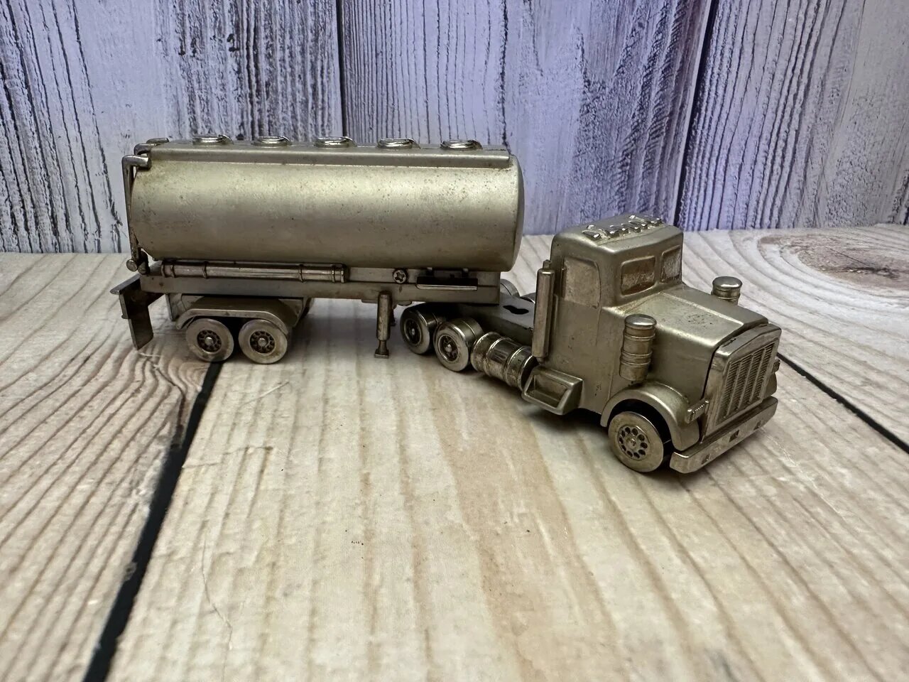 Статуэтка в виде фуры металл современная