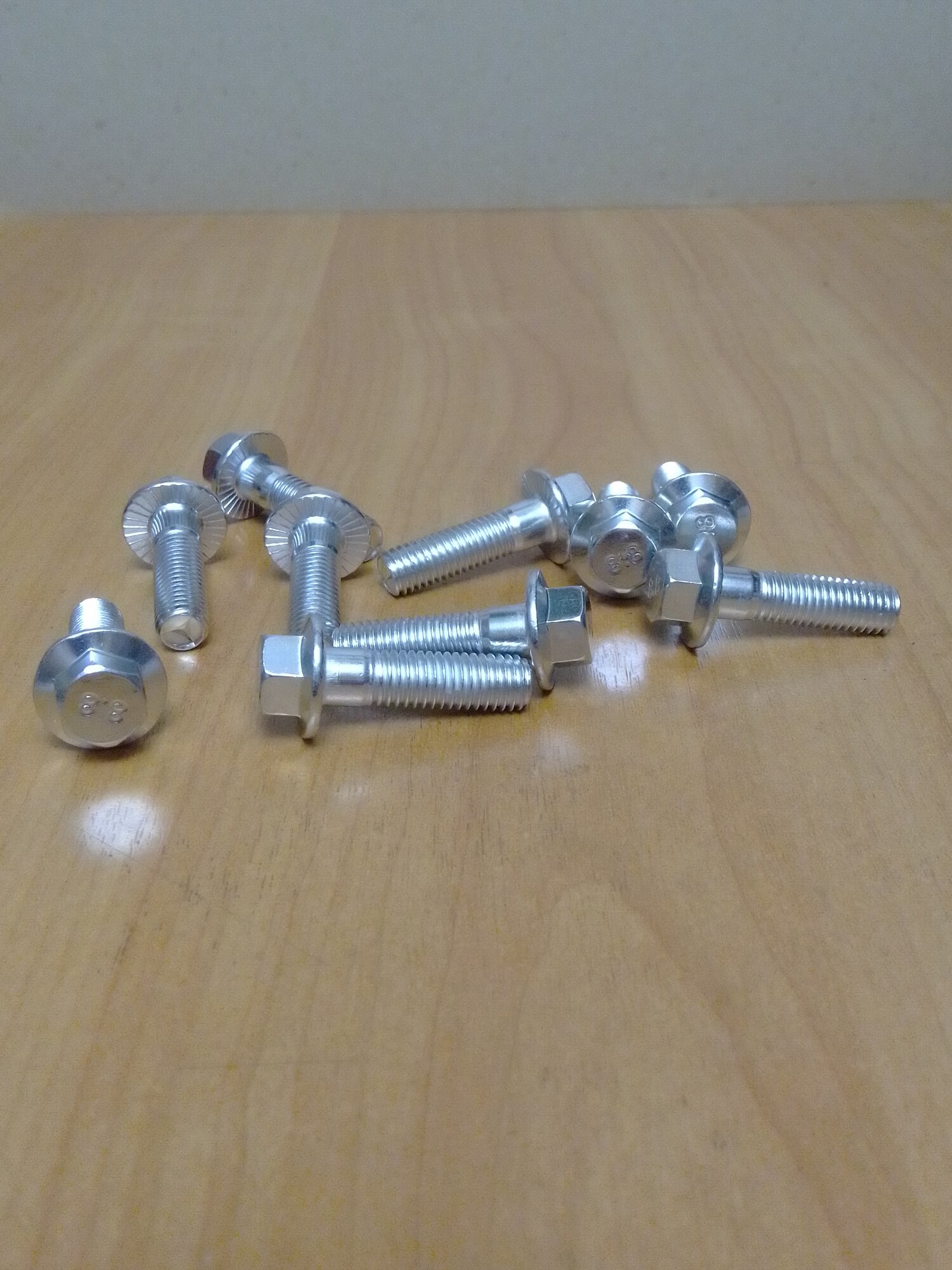 Болт М10х1,5х35 с зубчатым фланцем для автомобилей (шестерни КПП газ). Комплект 10 штук. 4593771167-п29 РЗИ