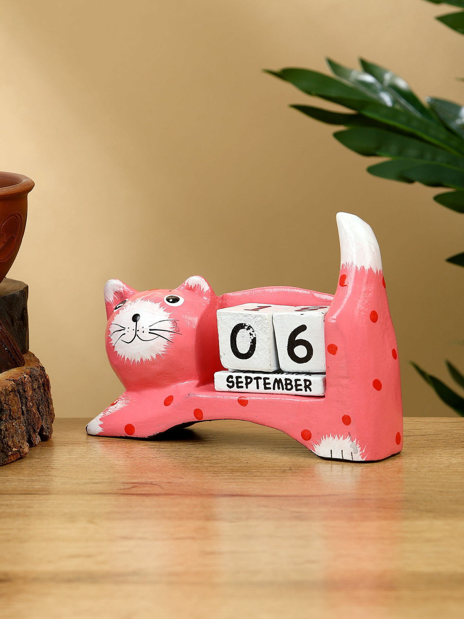 Календарь настольный "Кошка", 13x4x10 см, дерево, розовый, форма фигуры: кошка, кот
