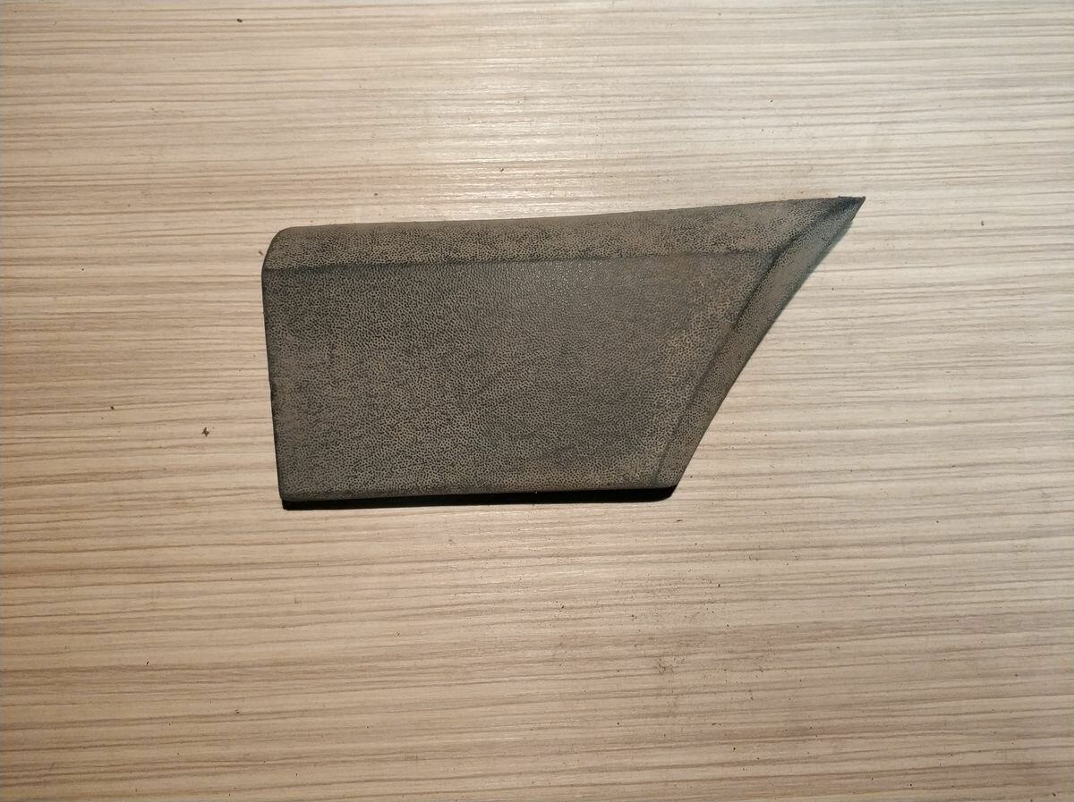 Молдинг крыла передний правый Volkswagen Passat B3 357853518