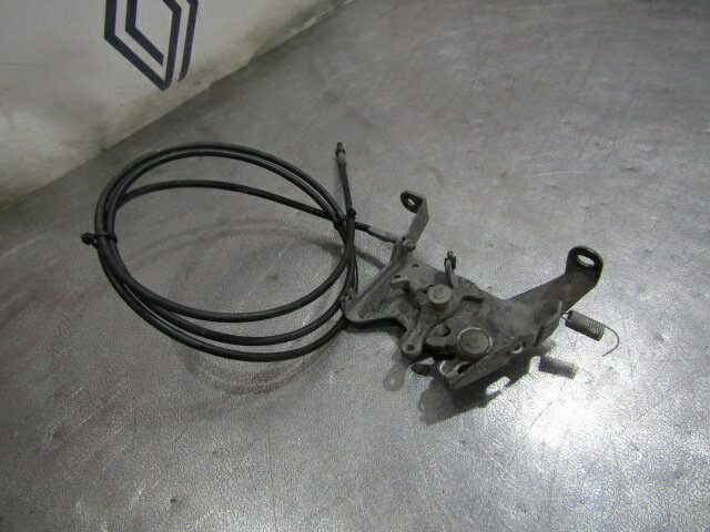 Замок решетки радиатора правый Scania P, G, R