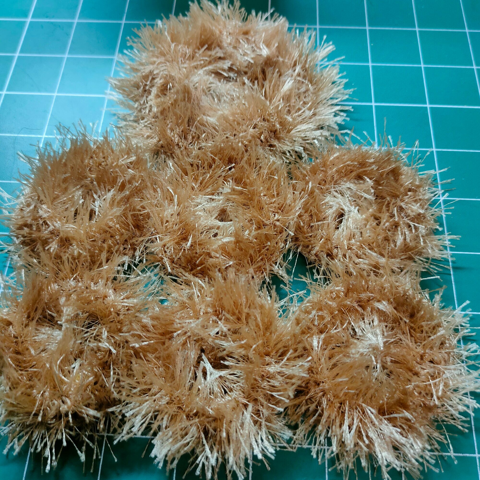 Резинки для волос Светло коричневые "колючки", вязаные - ручная работа, повседневные 7 шт