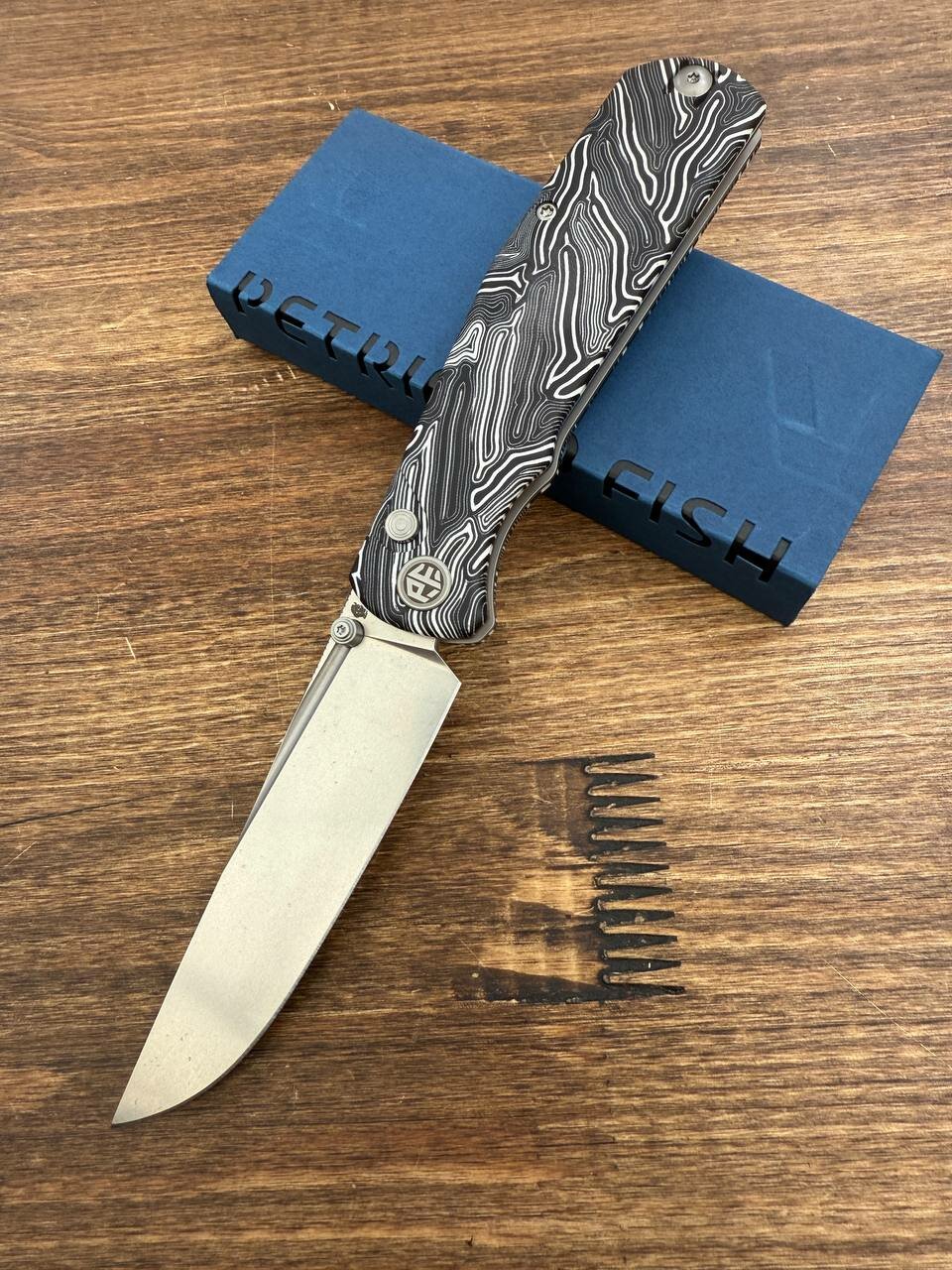 Складной нож Petrified Fish PFP14-Lis, сталь 10Cr15CoMov, рукоять Gmascus, белый