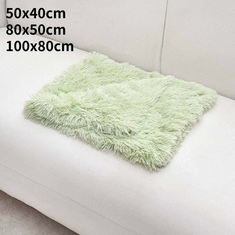 Warm fleece pet blanket for dogs and cats perfect for winter snuggling and home decoration in various colors green 50x40cm