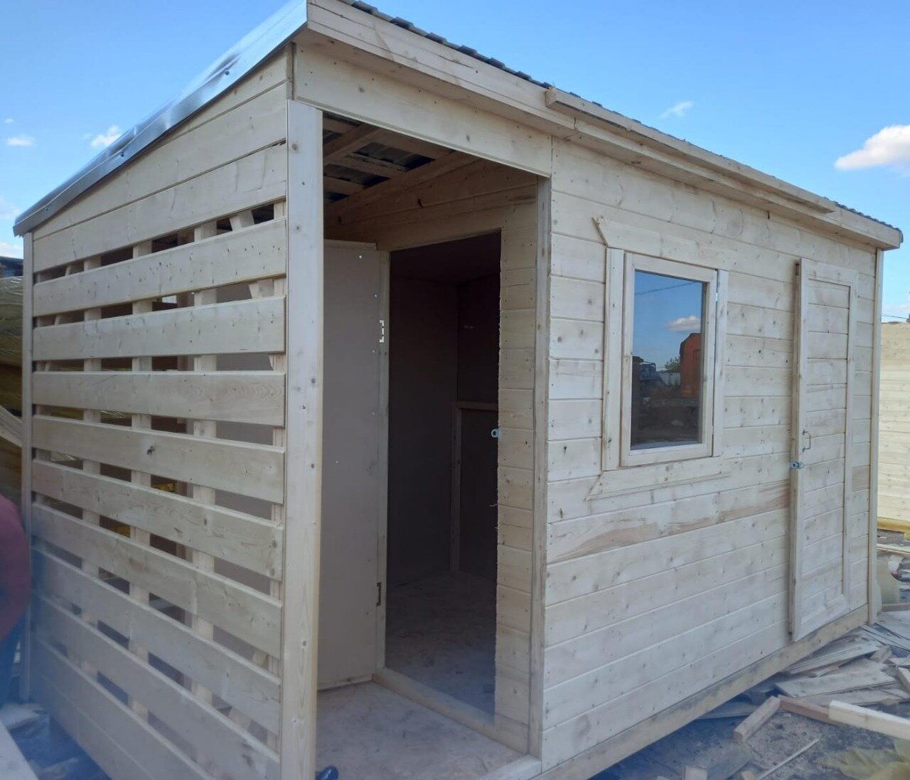 Бытовка деревянная хозблок с дровником 5*2,3