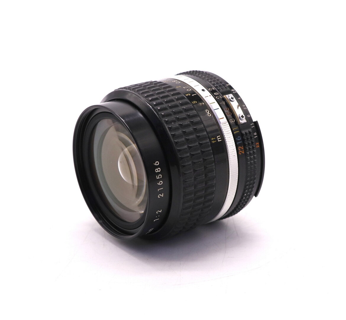 Широкоугольный объектив Nikon 24mm f/2 Nikkor