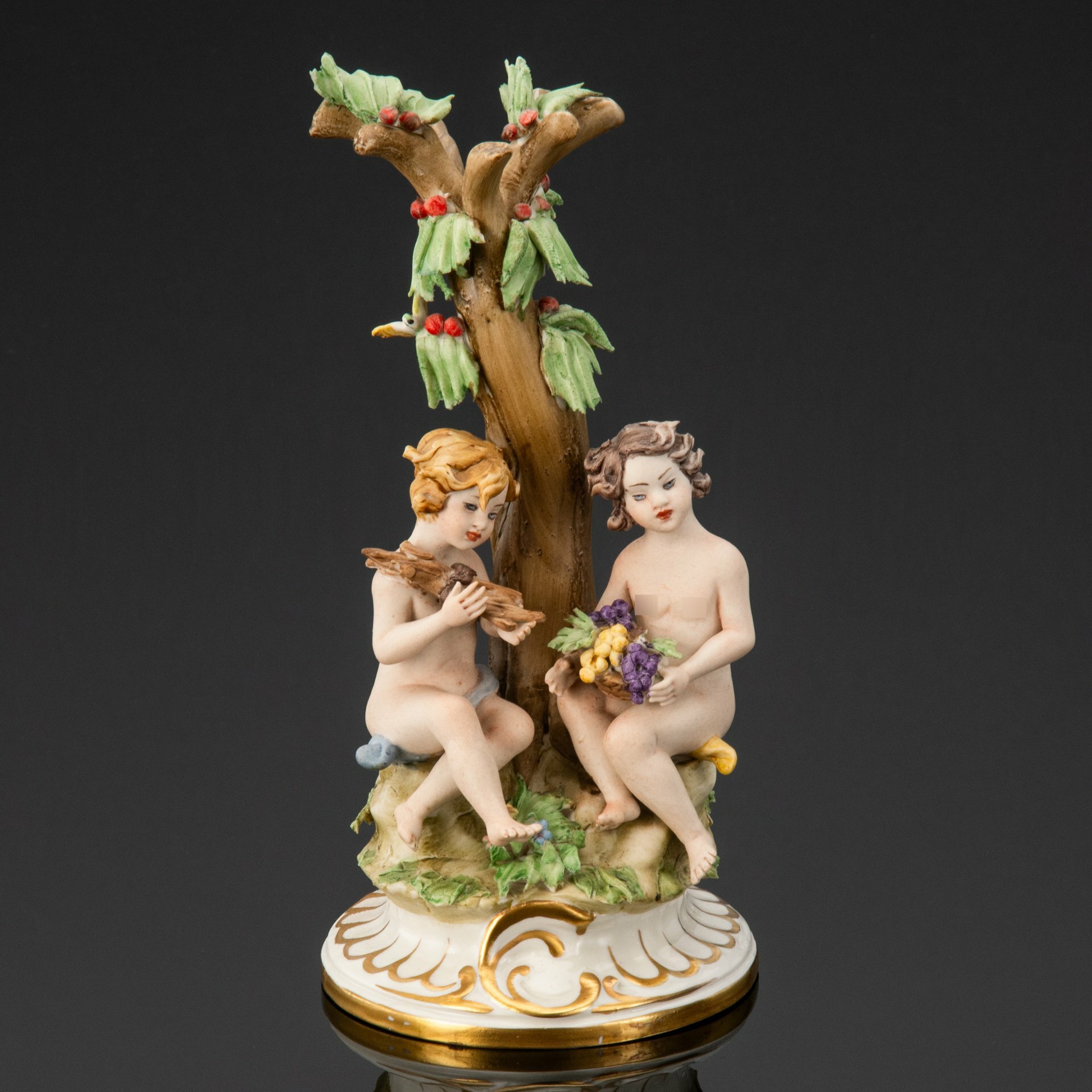 Статуэтка "Путти в райском саду", фарфор, бисквит, золочение, Италия, 1960-1990 гг.