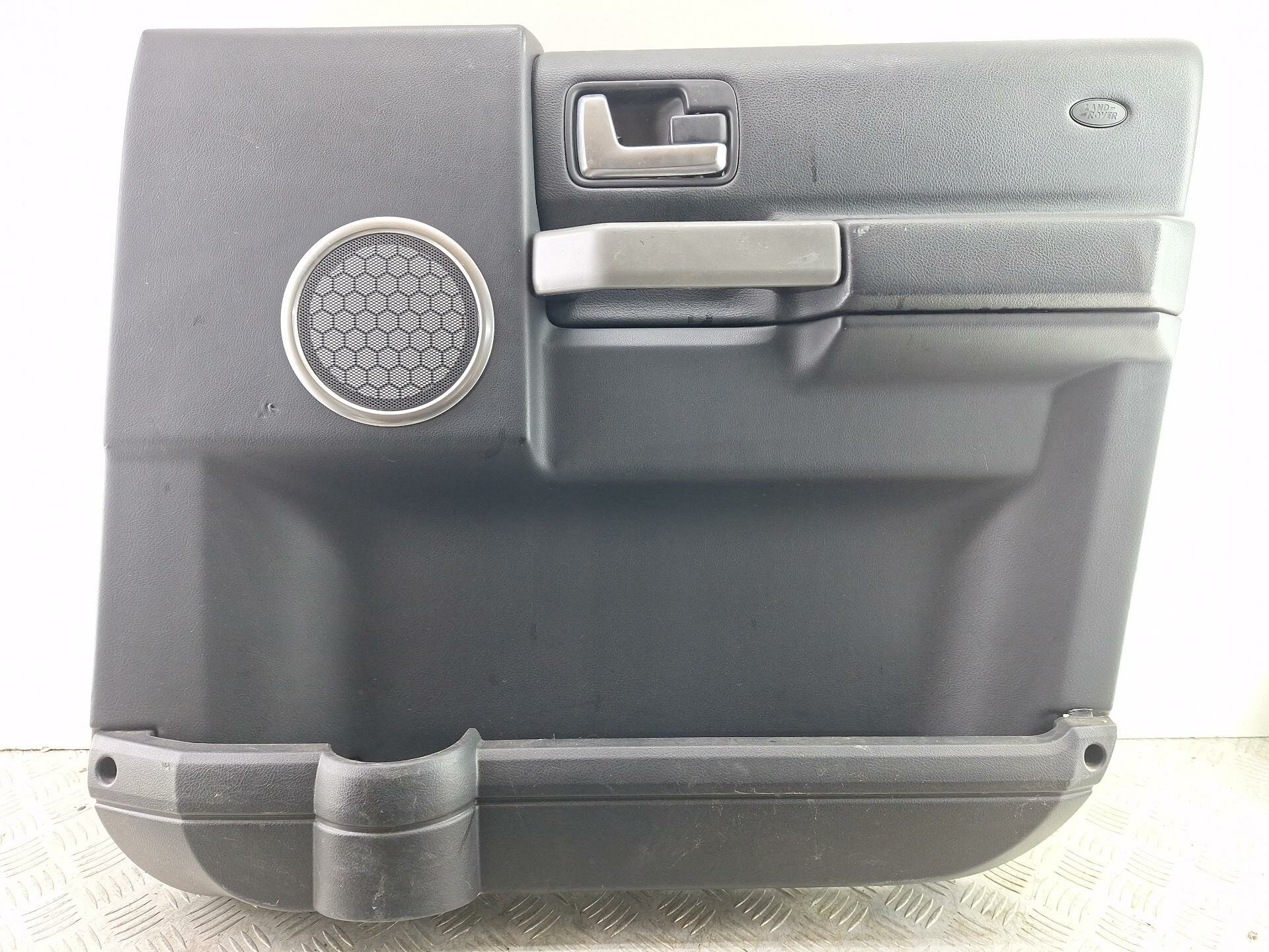 Обшивка двери передней правой Land Rover Discovery 3 L319 2007 DDC500041