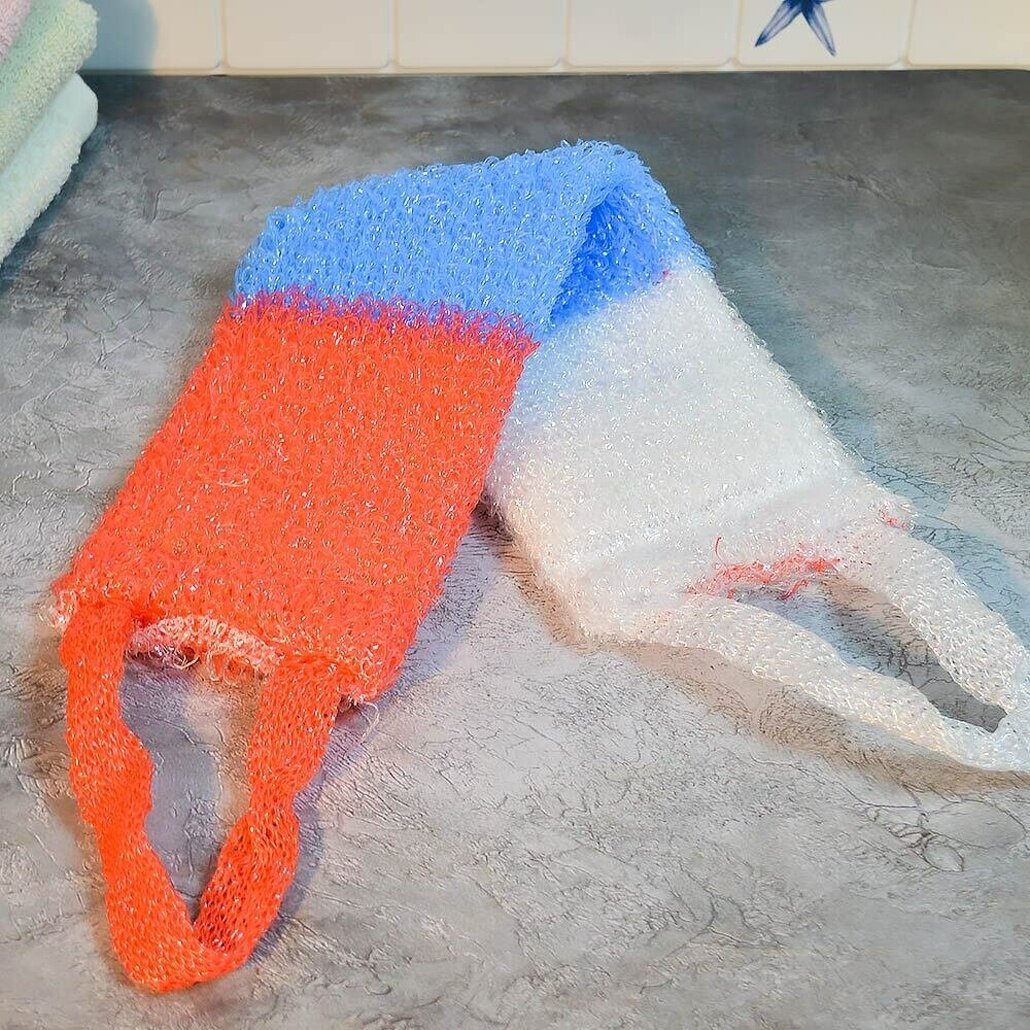 Мочалка банная сетчатая «Флаг» 12×40см, с петлями, цвета в ассортименте