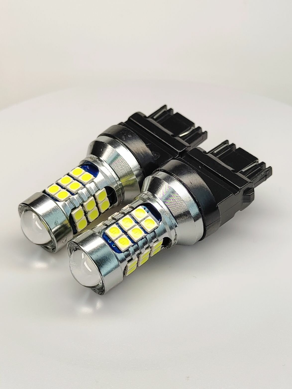 Яркие LED лампы с линзой 12V белые P27/7W (T25 3157) чипы 3030 27SMD, для легковых автомобилей, спецтехники, мотоциклов, квадроциклов, американских тягачей, 2шт