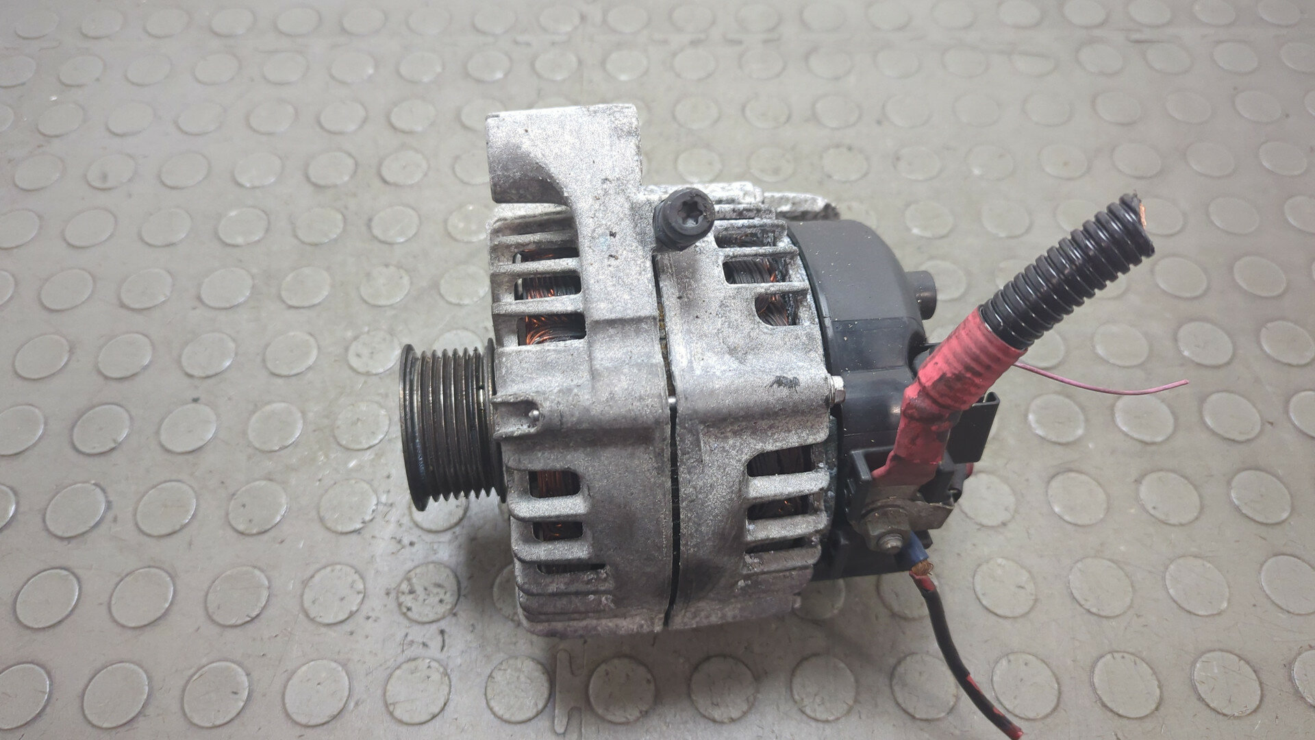 Генератор BMW 5 F10 Б/У