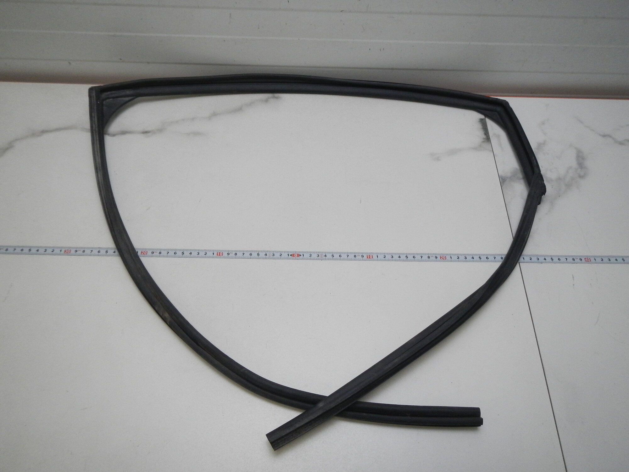 Б/У Уплотнитель стекла двери задней левой, Chery (Чери)-TIGGO 4 (17-) Chery TIGGO 4 (17-) Потертости. 635012 CHERY арт. ...