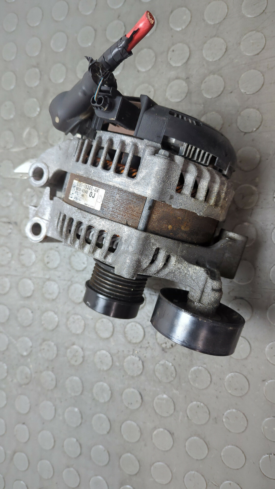 Генератор Ford Escape Б/У