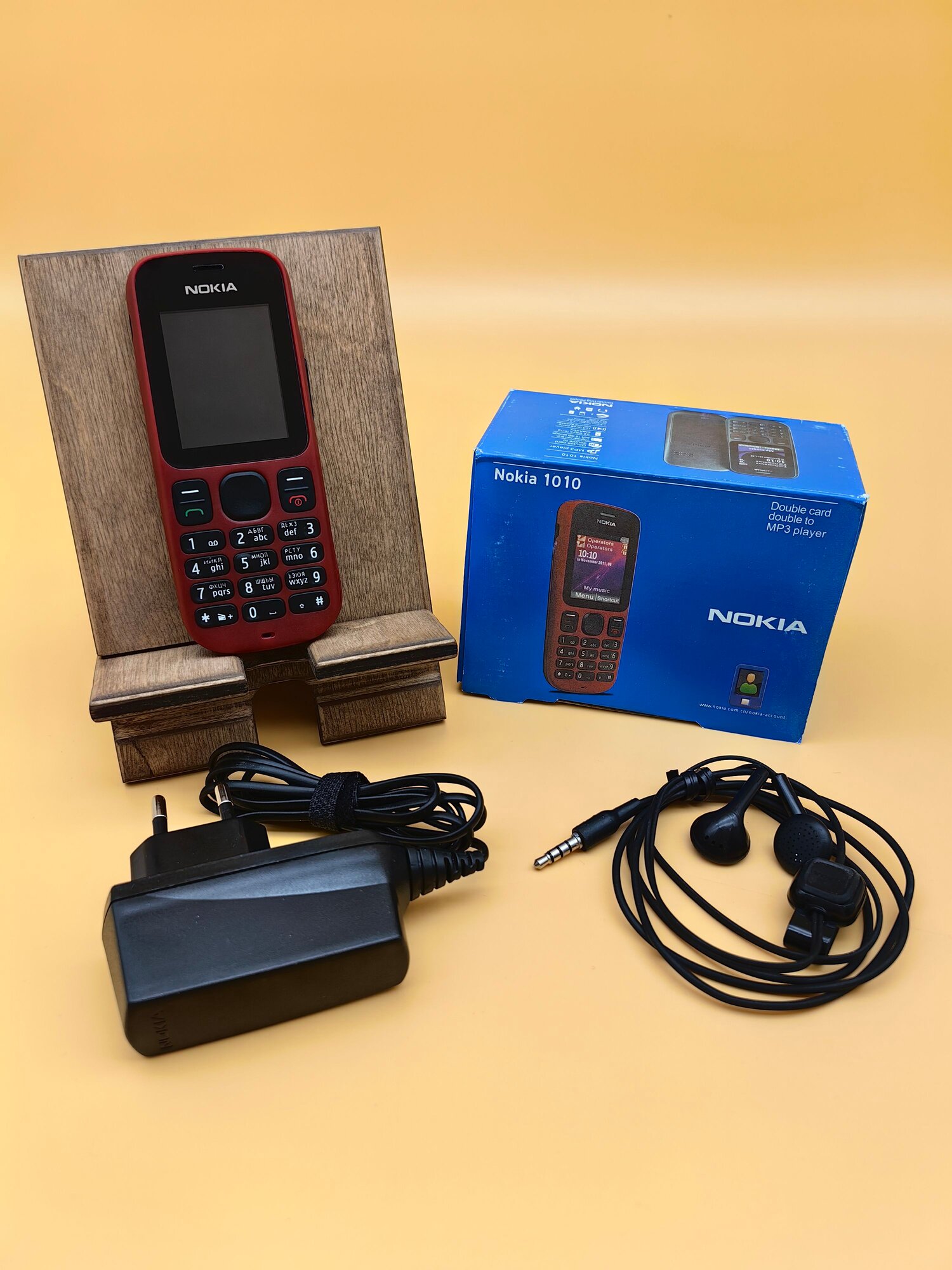 Мобильный ретро кнопочный раритетный телефон Nokia 101, Красный