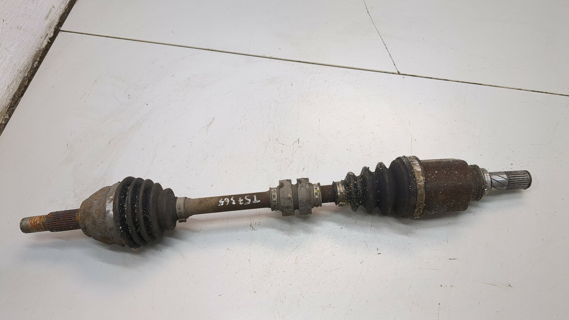 Полуось (вал, шрус) левая передняя Nissan Juke Б/У