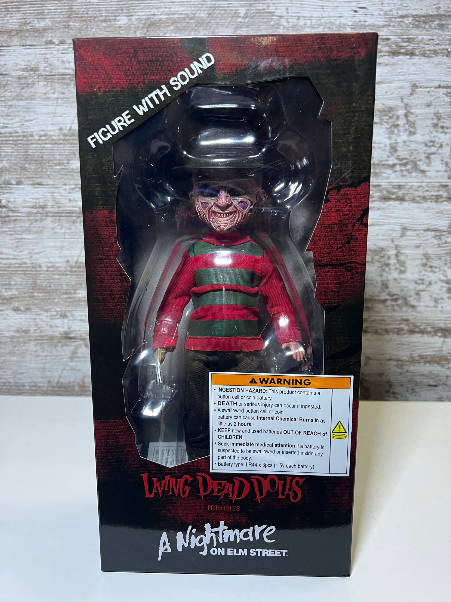 Фигурка Фредди Крюгер, Кошмар на улице Вязов, серия Living Dead Dolls ( LDD), со звуком, Freddy Krueger, 30 см от Mezco