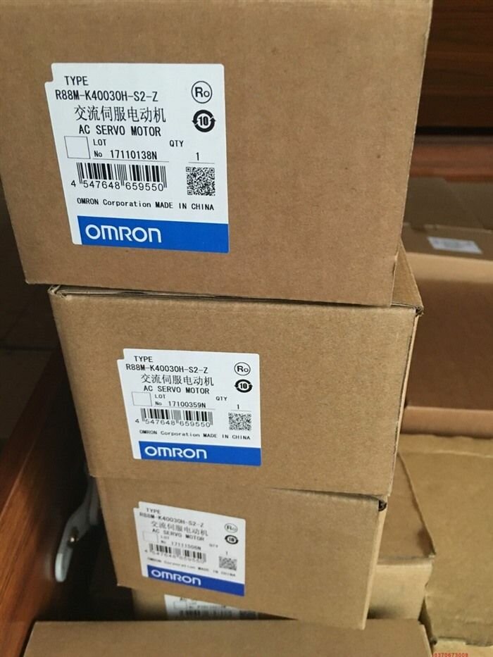 Модуль OMRON R88M-K40030H-S2 SERVO MOTOR R88MK40030HS2