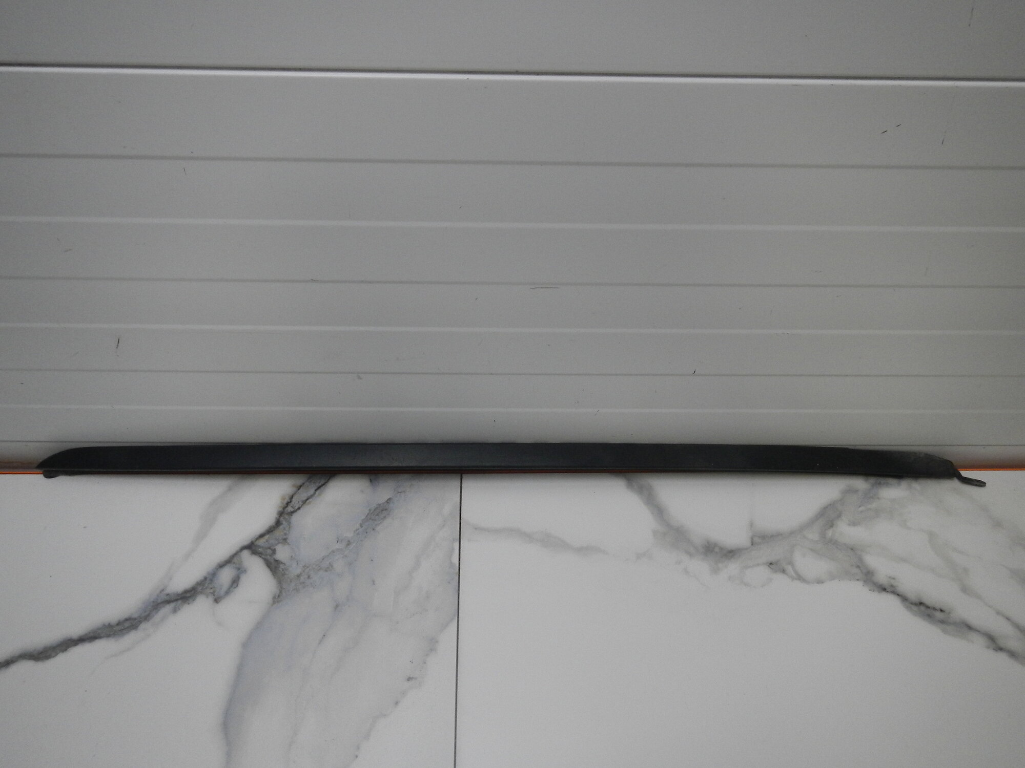 Б/У Молдинг лобового стекла, BMW (БМВ)-X6 (F16) (14-19) BMW X6 (F16) (14-19) левый Царапины. 607736 BMW арт. 51317462217