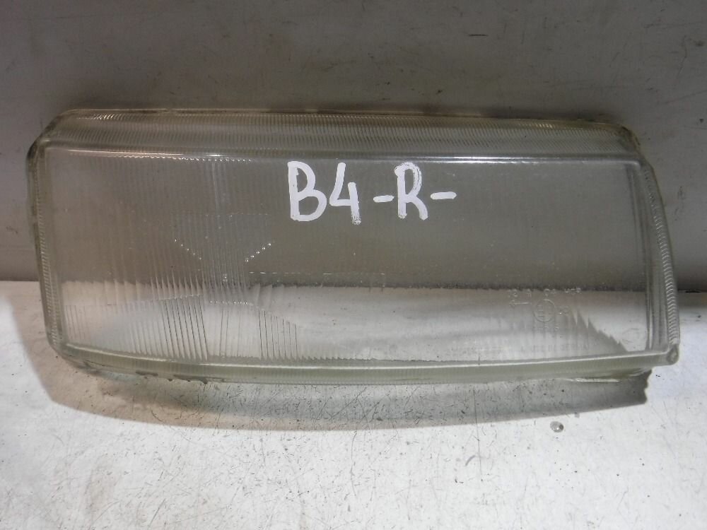 Стекло фары правой VW Passat B4