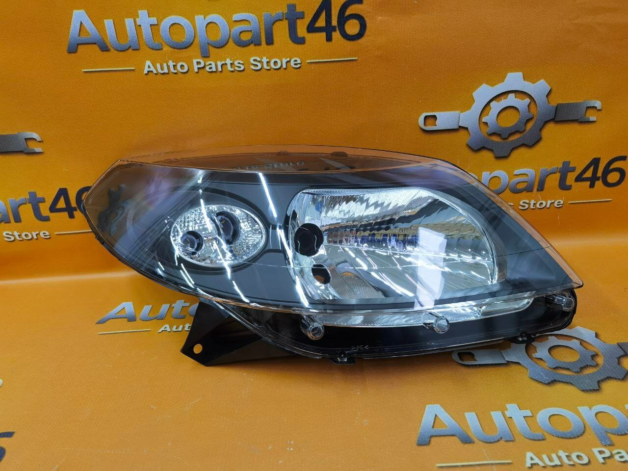 Фара правая рено сандеро степвэй renault sandero STEPWAY 2009-2014 чёрная с корректором