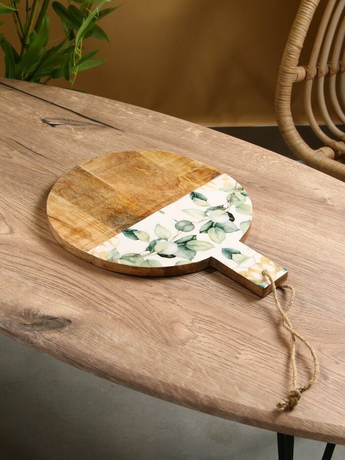 Доска разделочная круглая Листья , 36 28 см, дерево манго