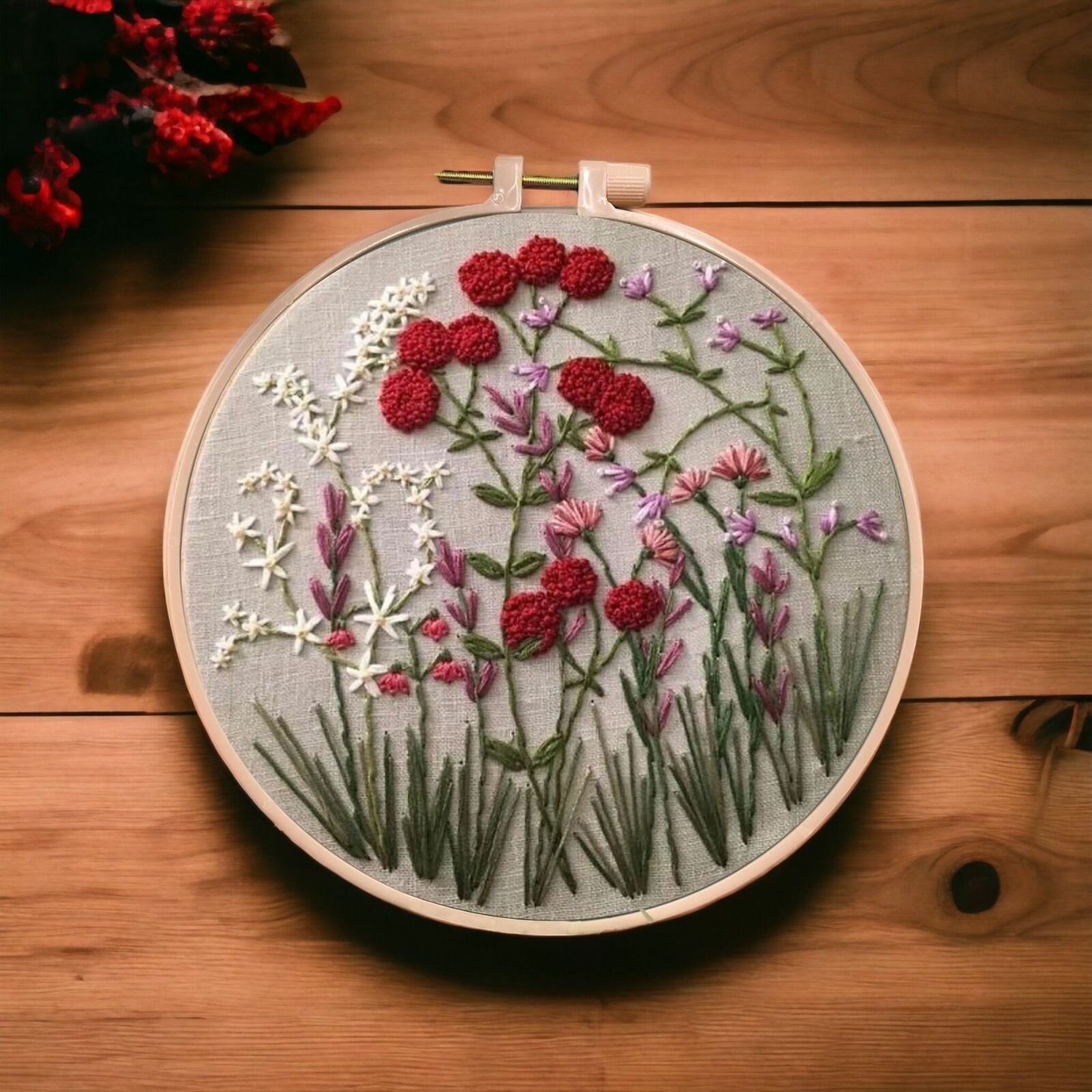 Набор для вышивания с пяльцем диаметр 20 см / Набор для рукоделия /полевые цветы