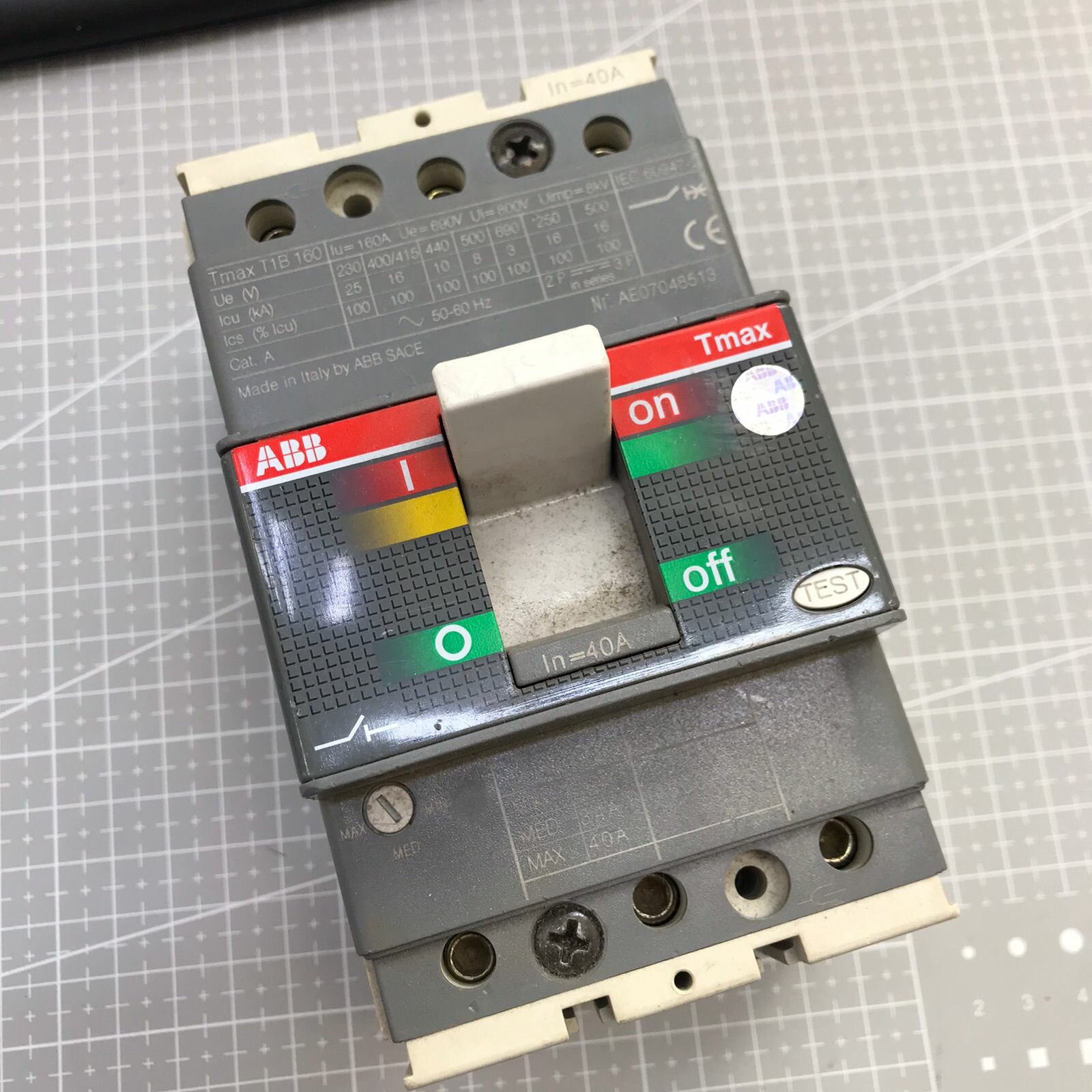 Выключатель автоматический ABB Tmax 3п 40А T1B 160 TMD40-500 трехполюсный F FC 16kA 1SDA063518R1 без коробки