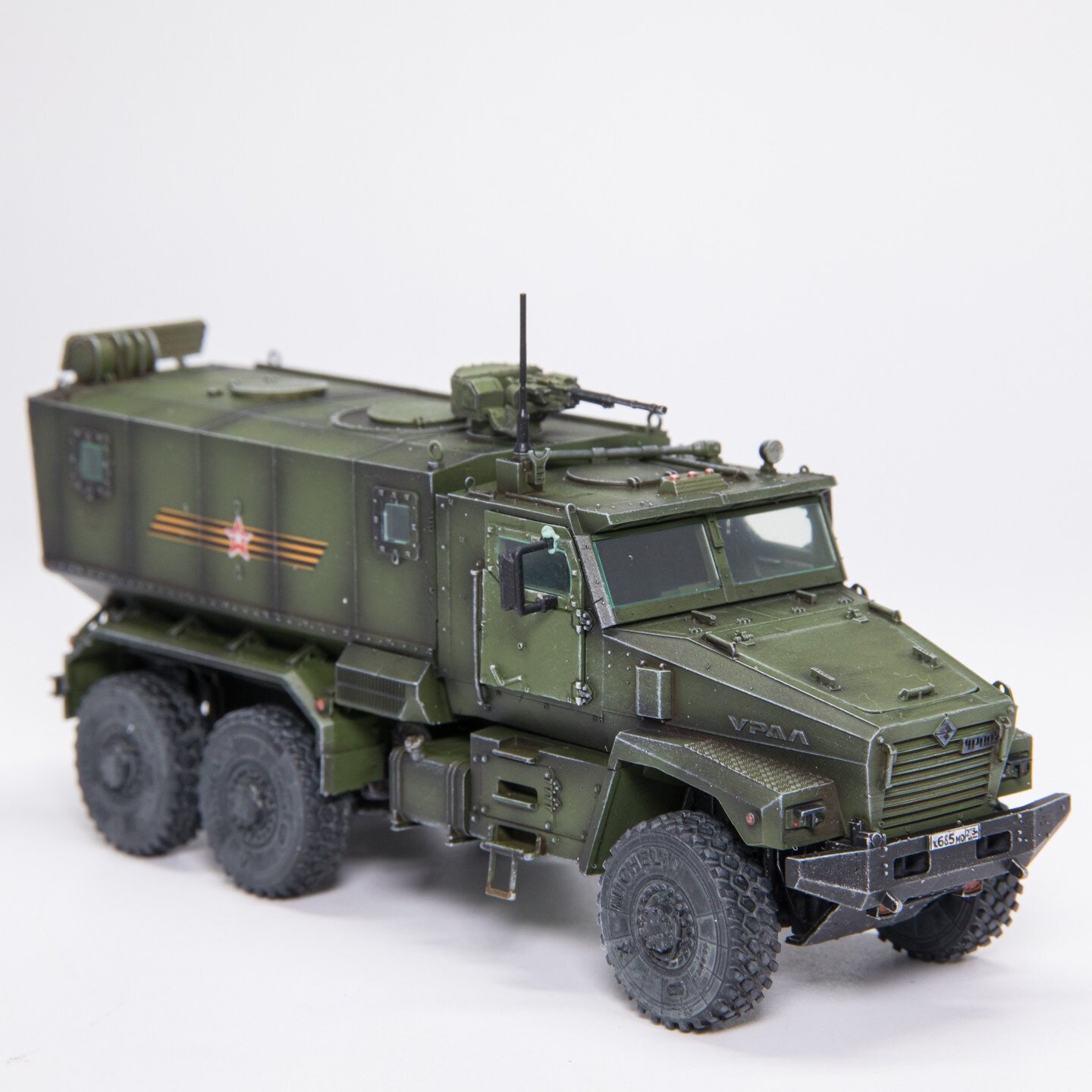 Готовая модель 1:35 Бронеавтомобиль Тайфун-У 6 6, Россия