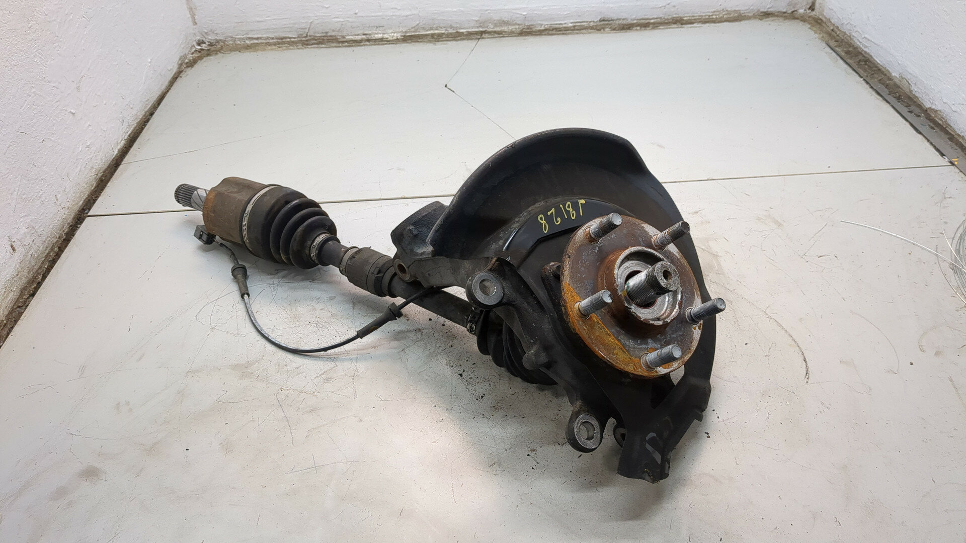 Ступица (кулак, цапфа) левая передняя Renault Koleos 2016- Б/У