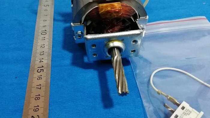 Двигатель для мясорубки Moulinex HV4 (KC-7035-2000, d-8mm, Z-7P, H-42mm)