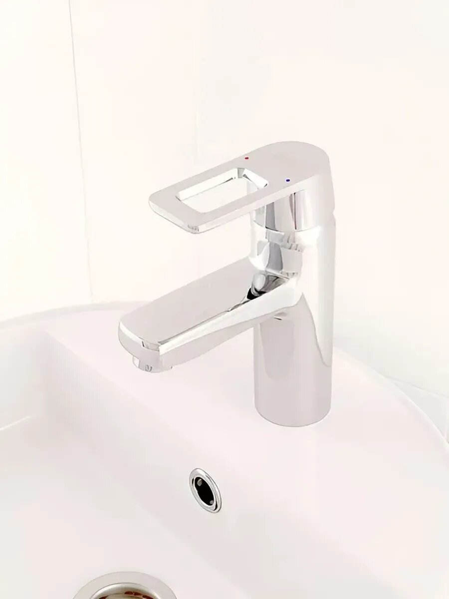 Смеситель для раковины в ванную с монолитным изливом