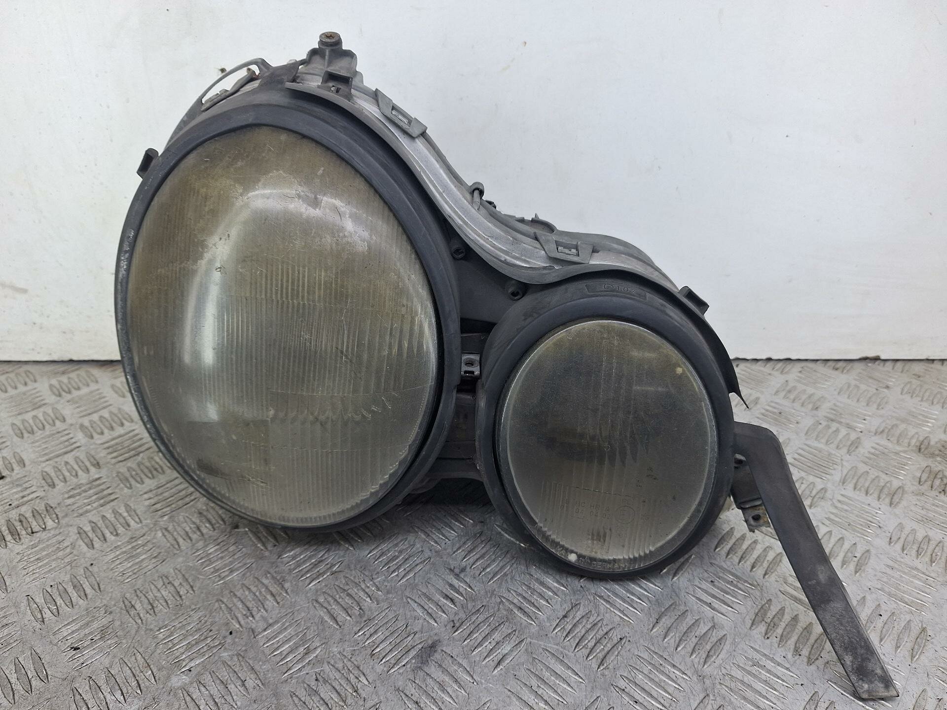 Фара правая Mercedes-Benz E W210 (1995 - 1999)