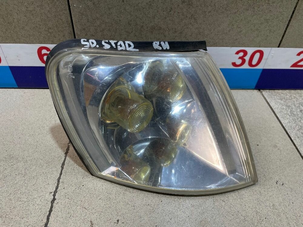 Указатель поворота правый Mitsubishi Space Star MR416900