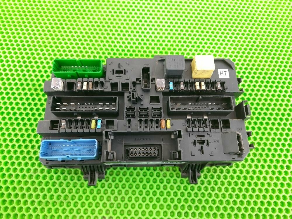 Блок предохранителей салонный Opel Astra H