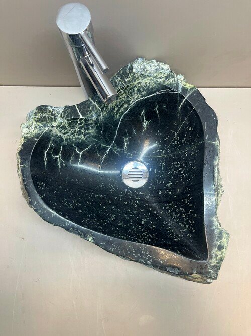 Раковина накладная из камня в виде сердца, змеевик (50х44х14см) RK-007