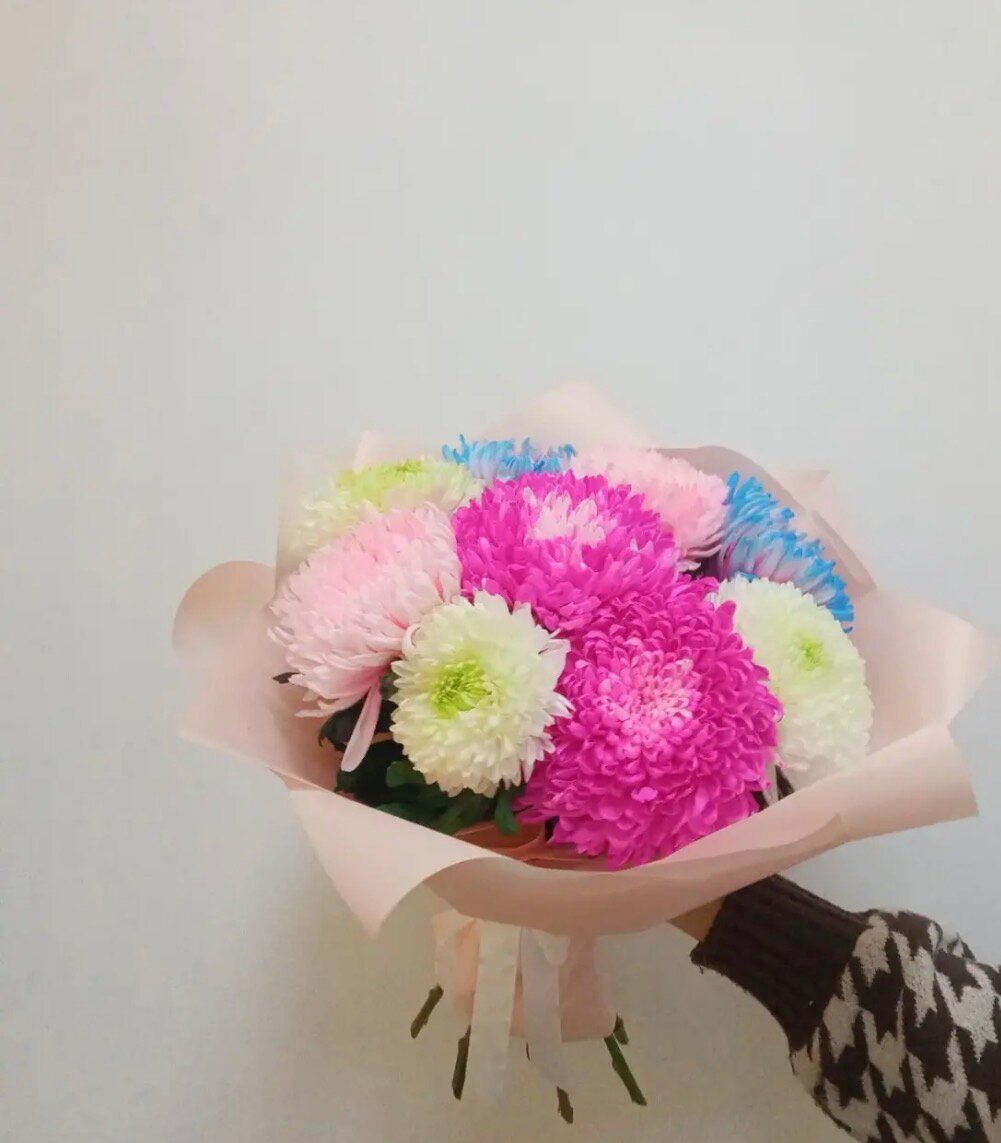 Букет из хризантем одноголовых разноцветных