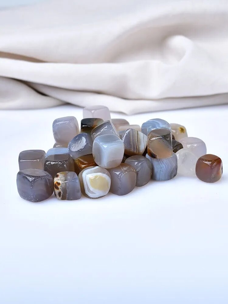 Натуральный камень "агат", полированный куб (1-1,5 см, 20 г)