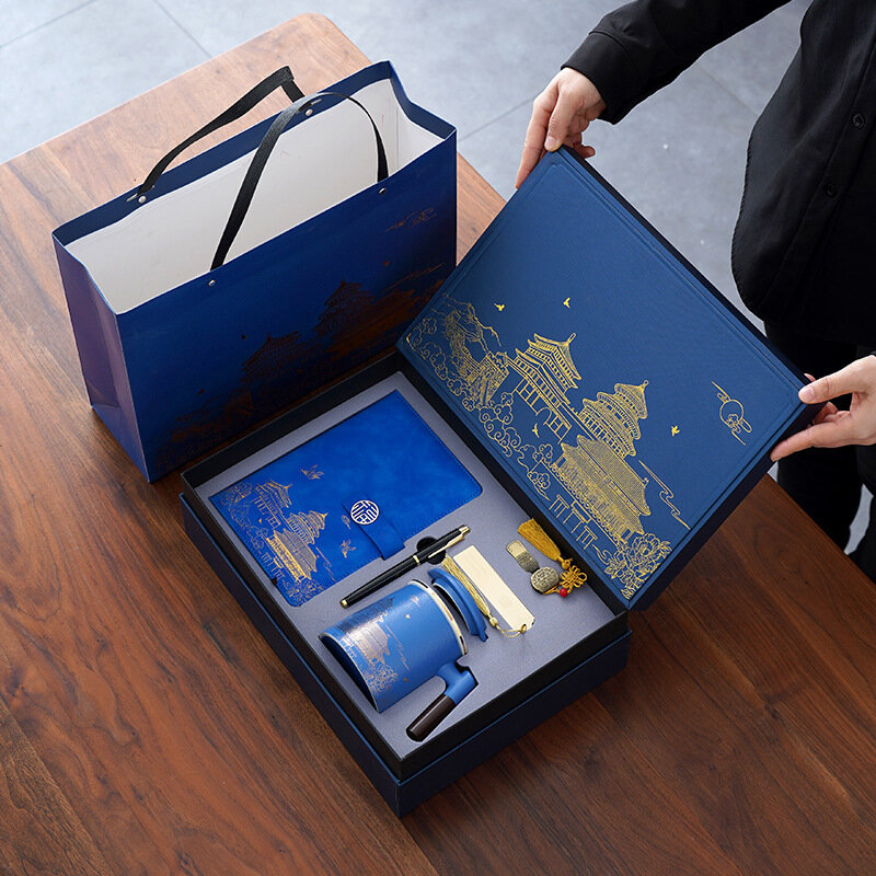 Набор деловых подарков от компании Palace Museum Cultural and Creative Company является практичным корпоративным подарком для клиентов на церемониях открытия и ежегодных собраниях.