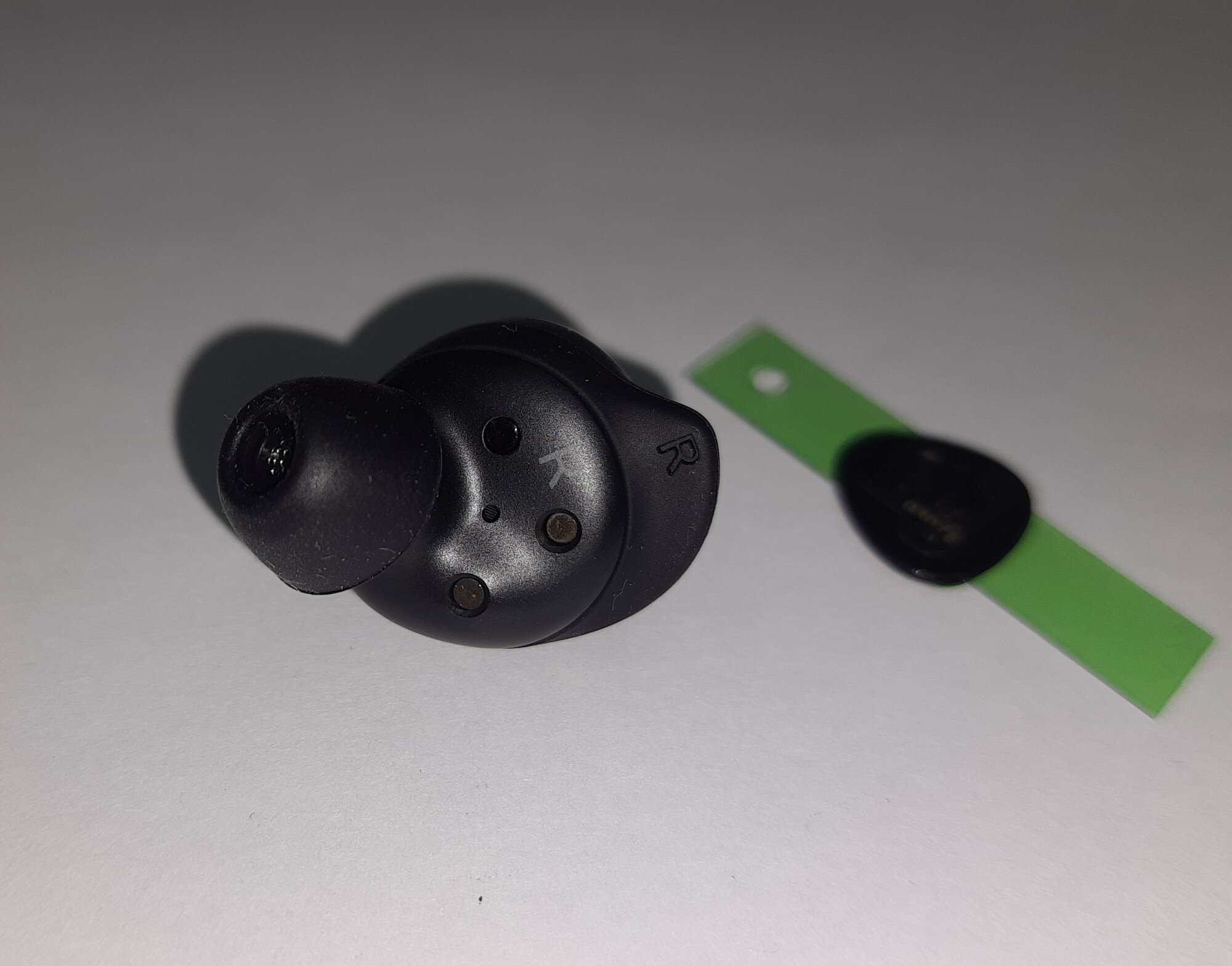 Беспроводной фитнес-наушник С микрофоном (В сборе) A/S ASSY CH SET-E SM-R170NZKAXAR(R)_EVE (GH82-21410A) (правый)