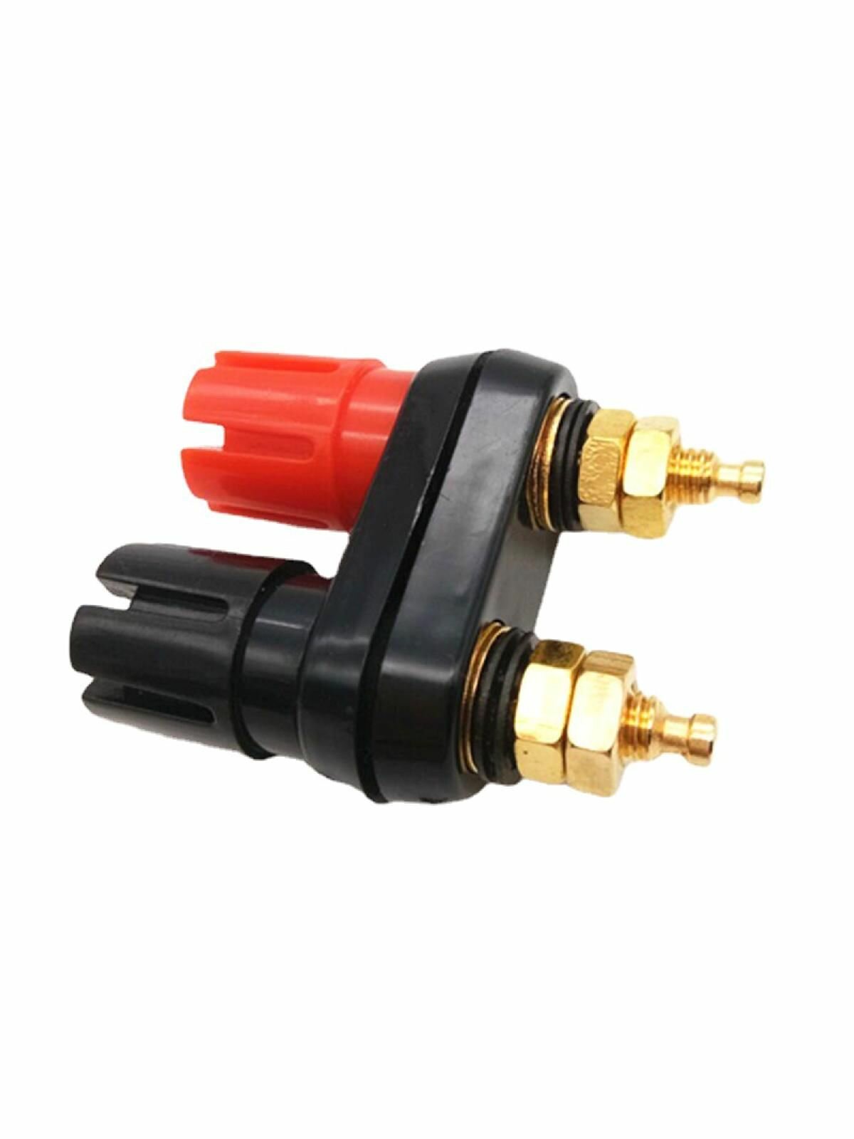 1 шт. вилки-бананы, пара клемм, черный разъем, клемма усилителя, соединительная стойка, разъем для динамика