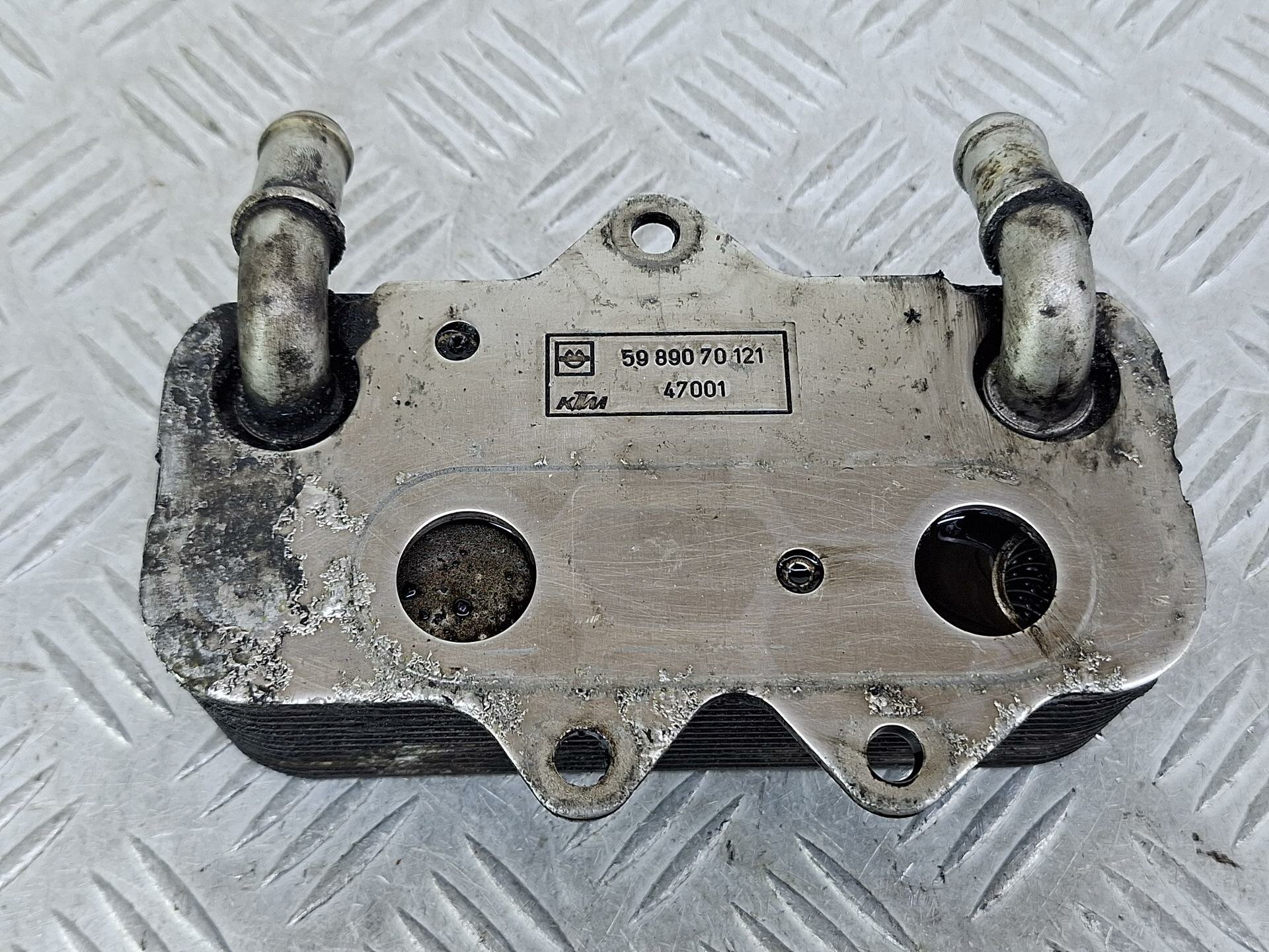 Теплообменник масляного фильтра Opel Zafira A рест. 2005 5989070121