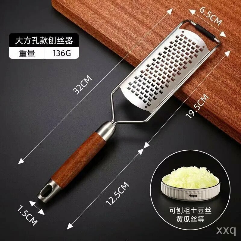 Средняя тёрка Simbel 2 для овощей, включая морковь и огурец, оснащена эксклюзивным чехлом и выполнена из нержавеющей стали