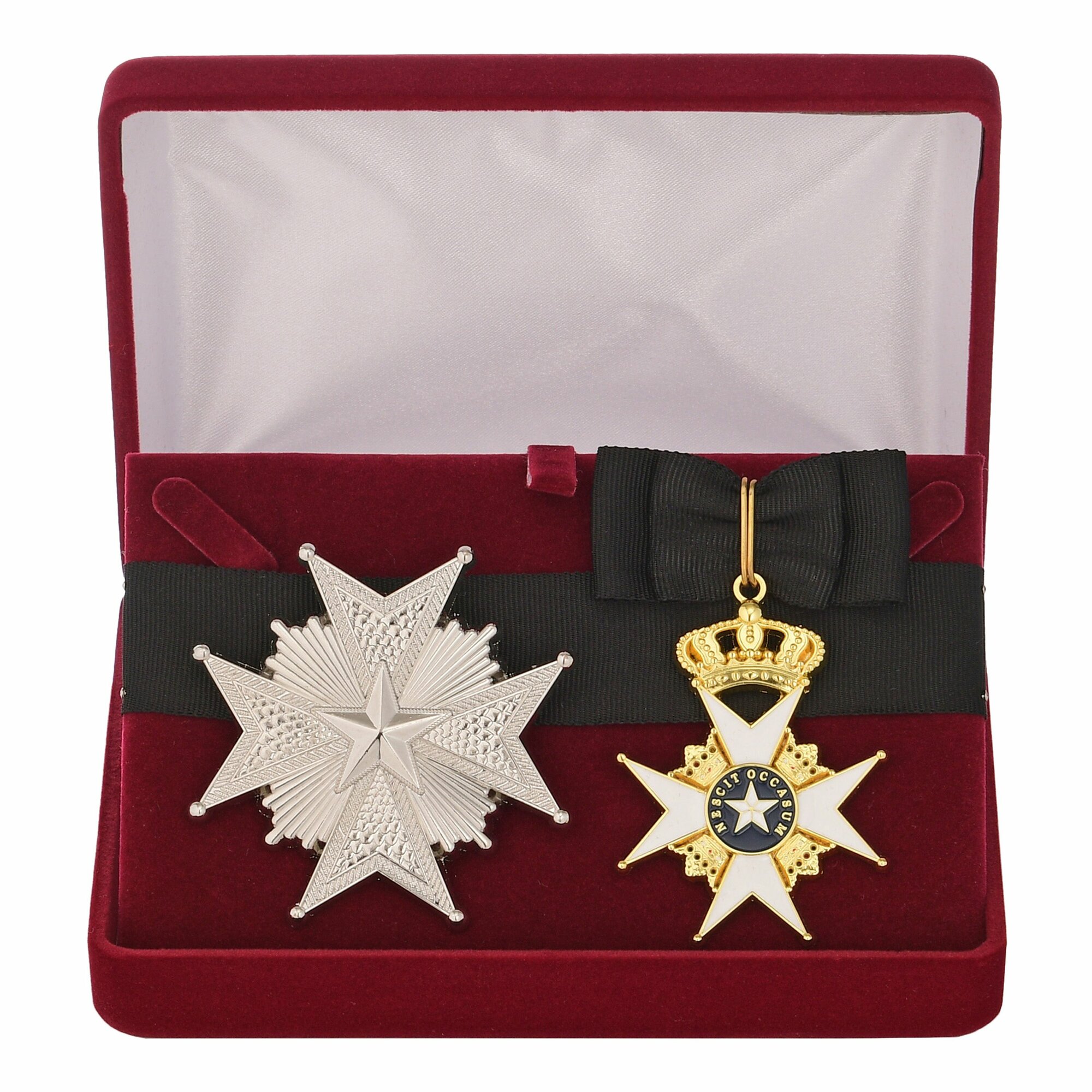 Знак и звезда ордена Полярной Звезды в подарочном футляре, сувенирные муляжи
