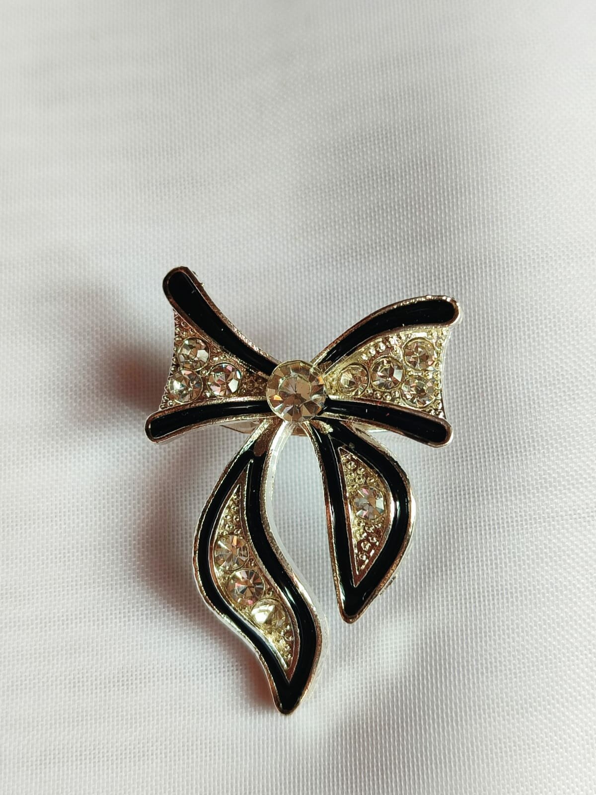 Брошь, стразы, эмаль