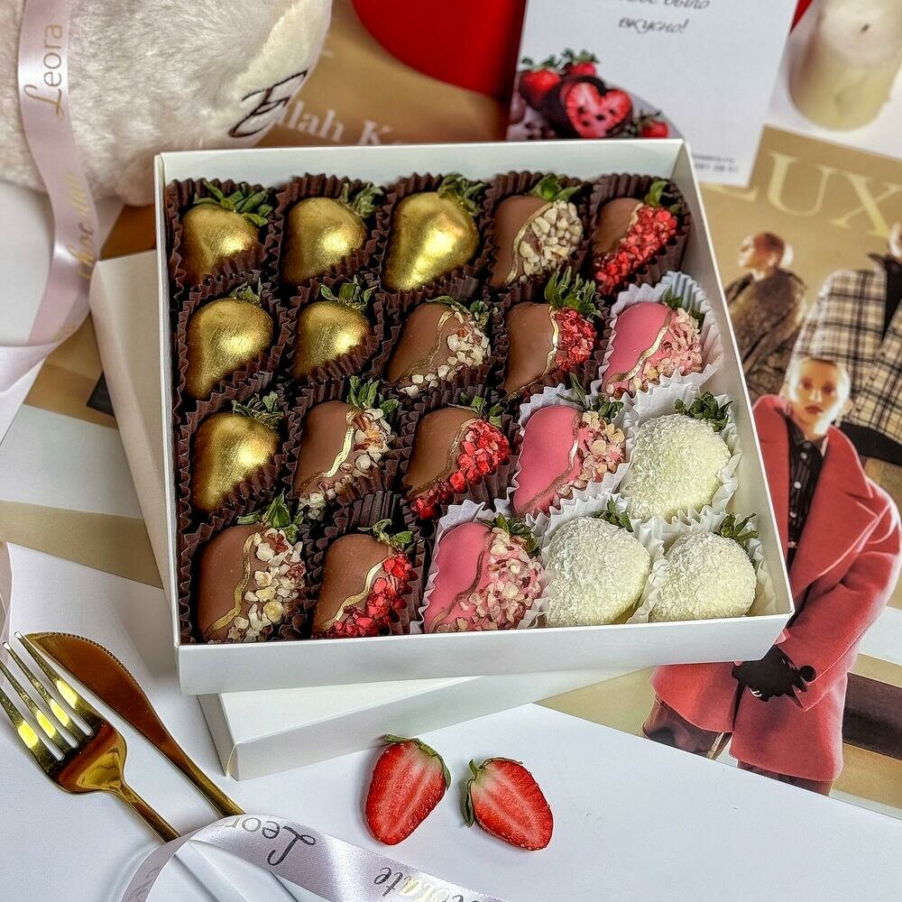 Клубника в шоколаде набор N1190. В наборе 16 - 25 шт. Бельгийский шоколад Callebaut.