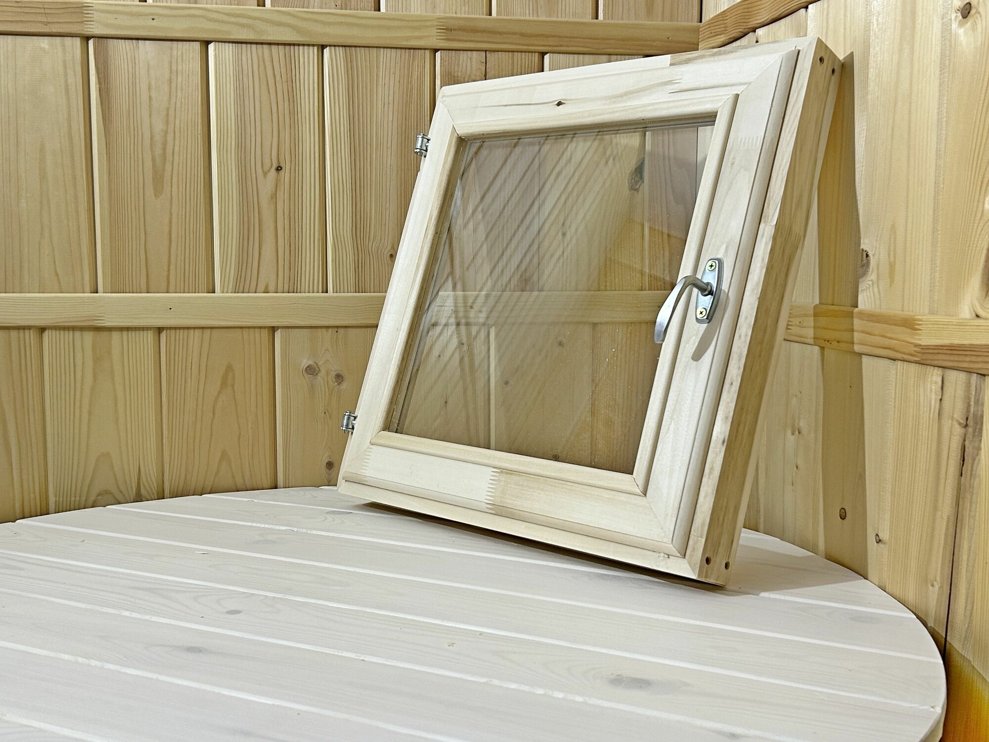Деревянное окно