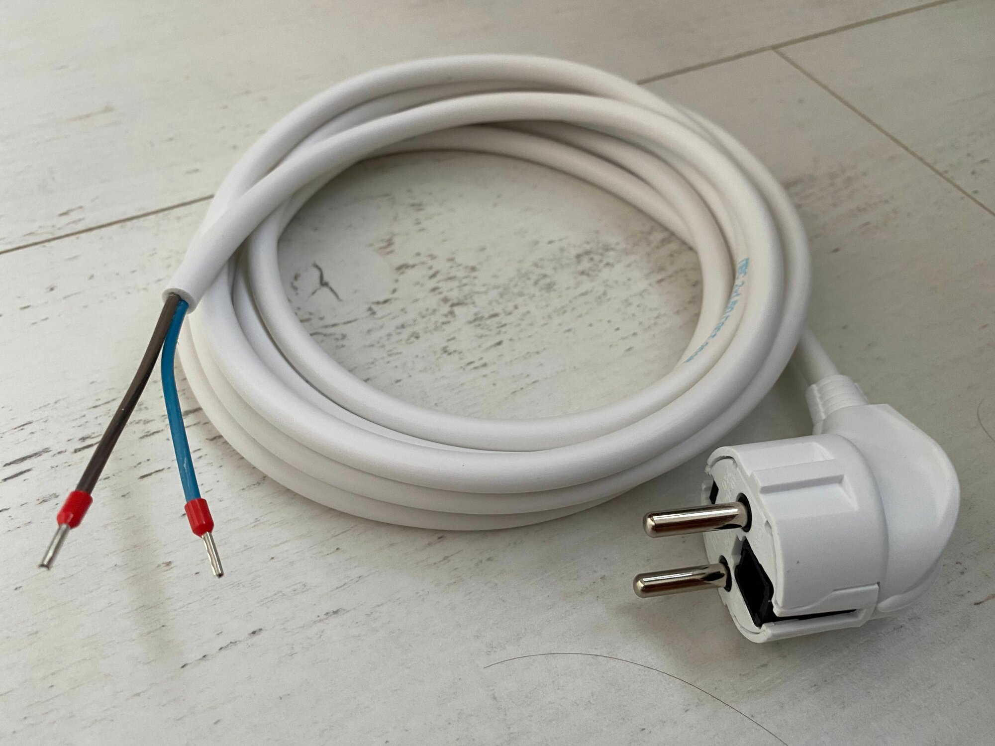 Провод с вилкой 2х1.5мм2 белый (3 метра).